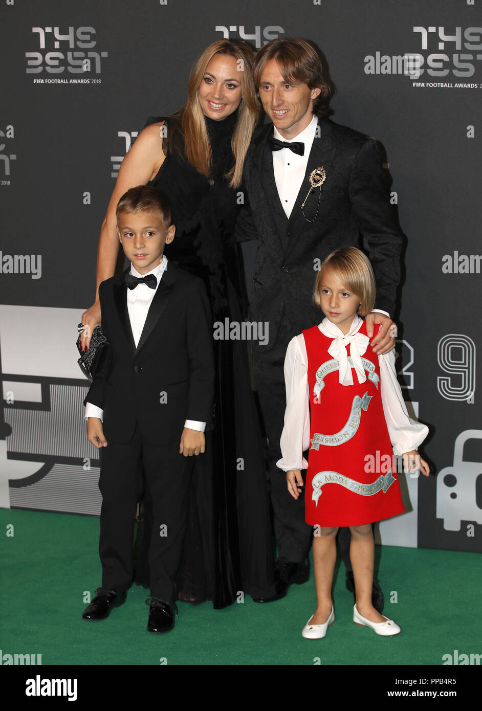 Luka Modric pose avec sa femme Vanja et leurs enfants Ivano et EMA ...