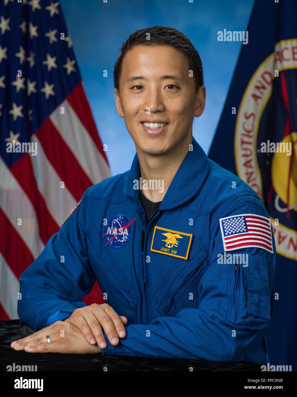 Candidat astronaute de la NASA Jonny Kim portrait officiel au Centre ...