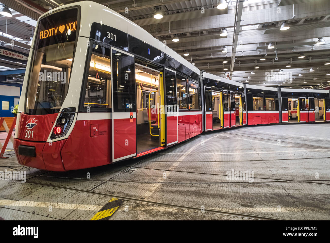 Wien, der neuen Praesentation BOMBARDIER FLEXITY Strassenbahn - Vienne ...