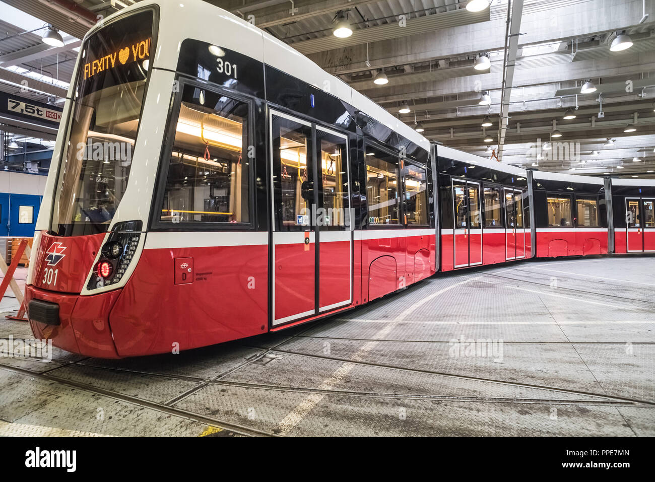 Wien, der neuen Praesentation BOMBARDIER FLEXITY Strassenbahn - Vienne ...