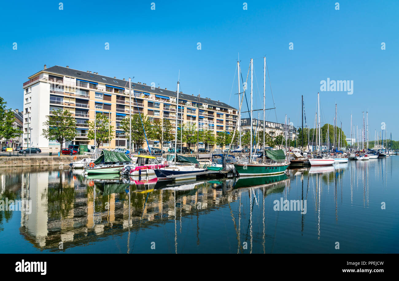 Port de plaisance des eaux bleues Banque de photographies et d’images à ...