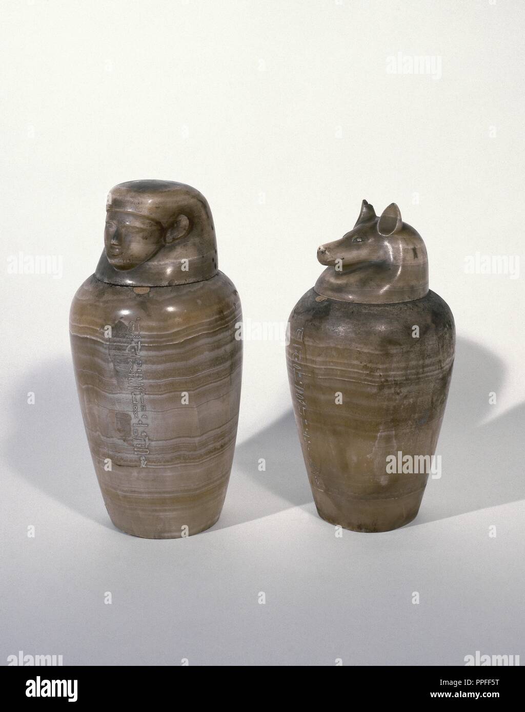 L'art égyptien vases canopes. Utilisé par les Egyptiens pendant la ...