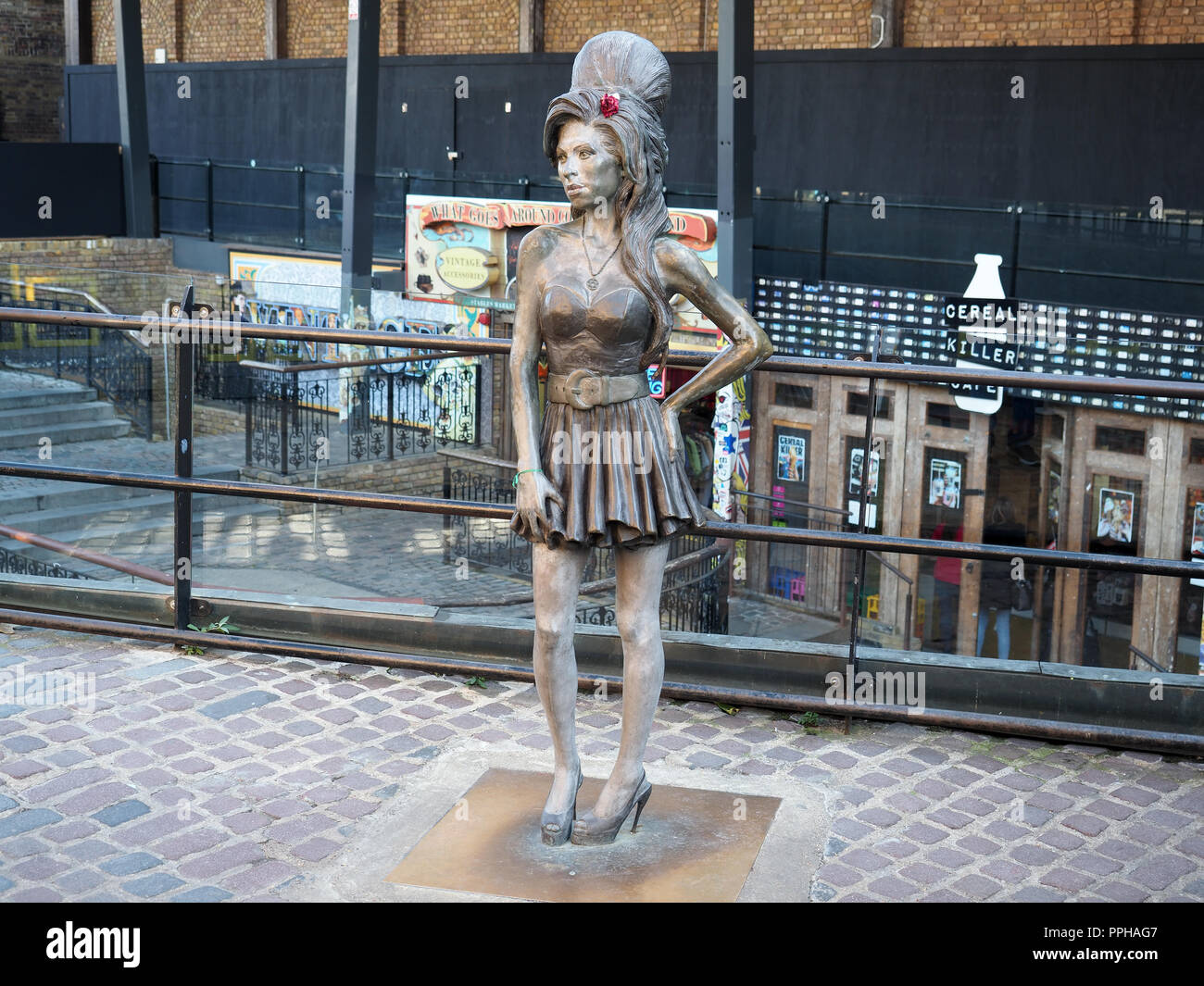 Amy Winehouse Statue Banque d'image et photos - Alamy