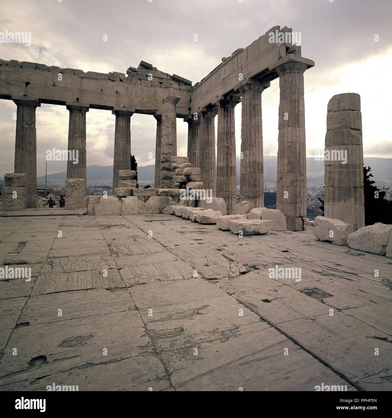 INTERIOR DEL PARTENON - TEMPLO DORICO CONSTRUIDO EN LA ACROPOLIS DE ...