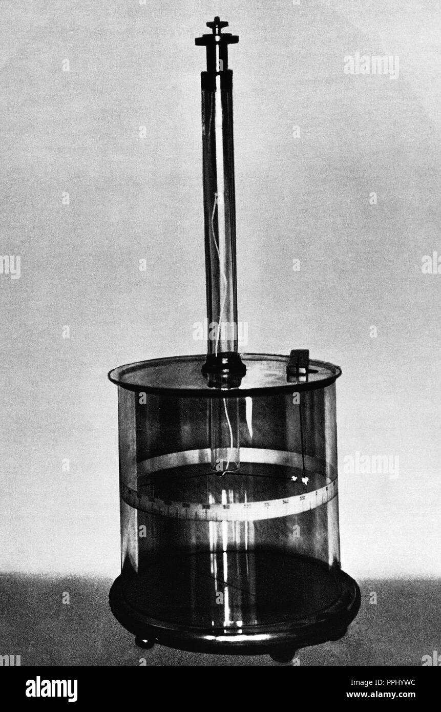Balance de torsion coulomb Banque de photographies et d’images à haute ...