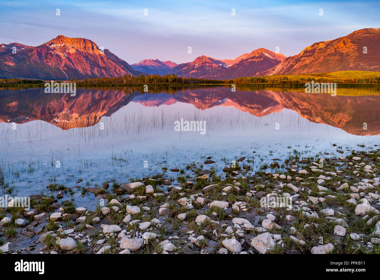 Lac maskinonge parc national des lacs waterton montagnes rocheuses ...