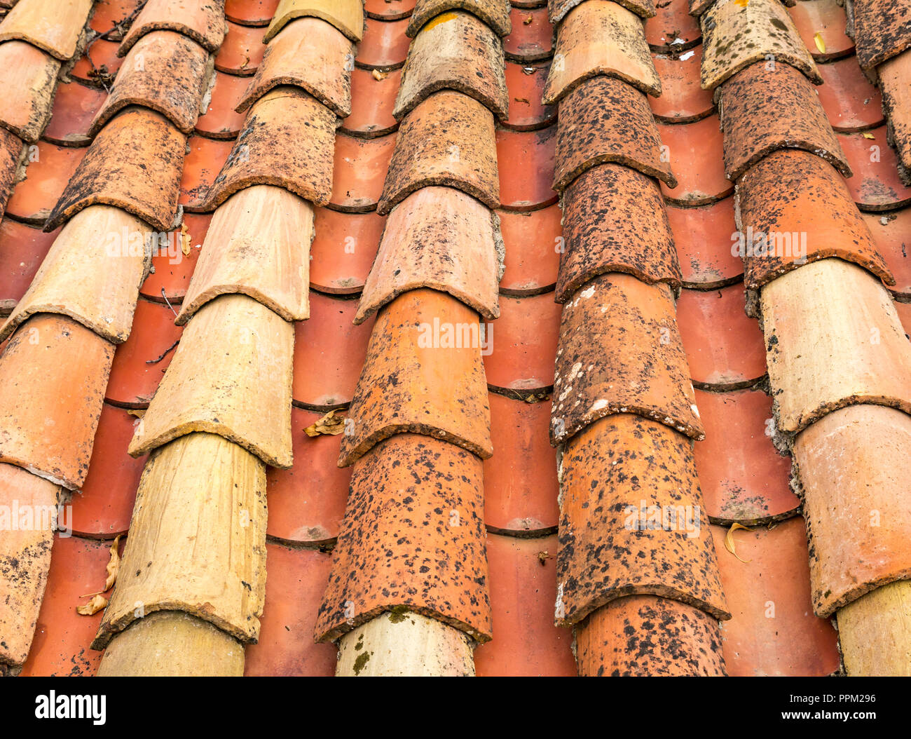Tuiles rouges espagnoles Banque de photographies et d’images à haute ...
