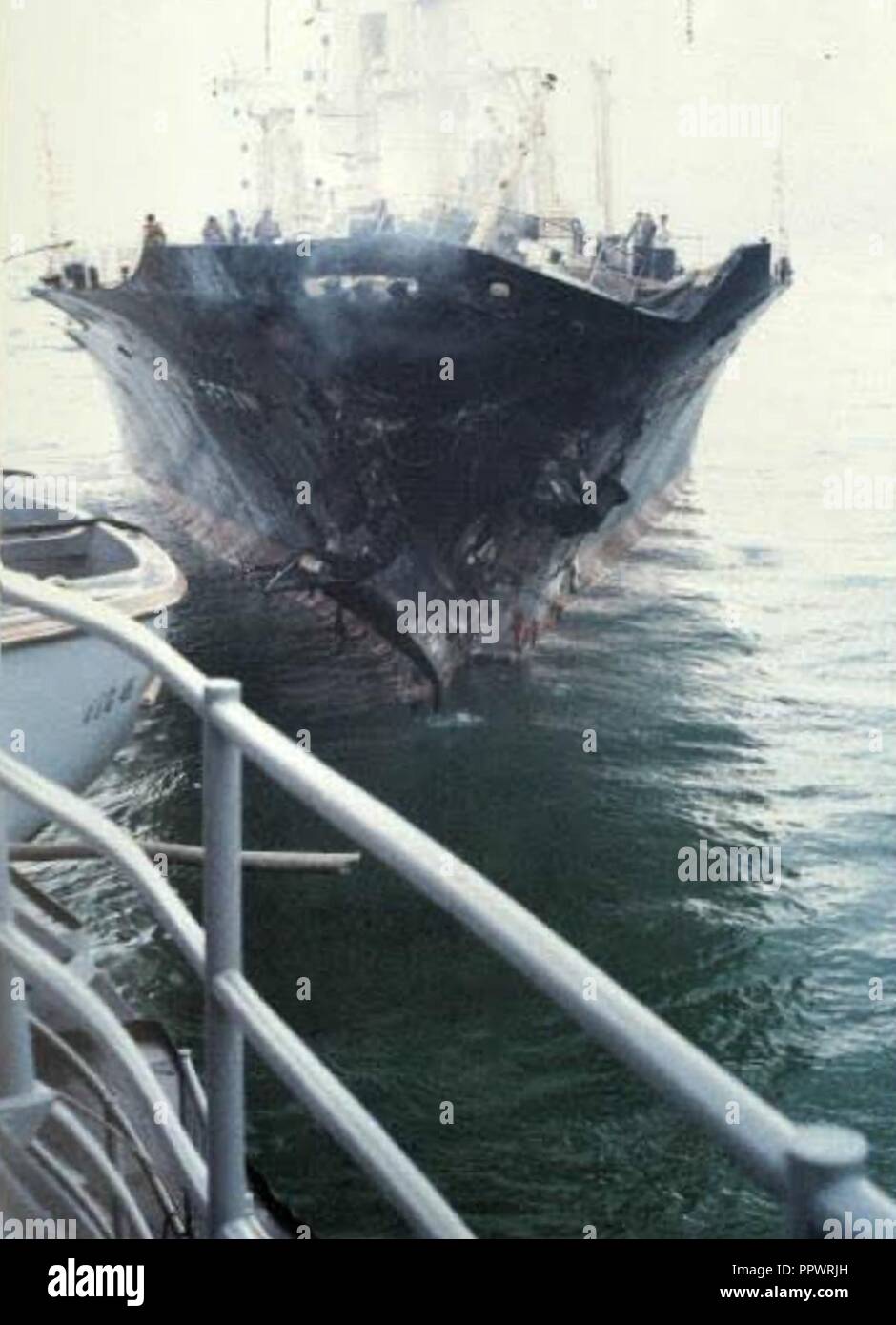 Arc d'MV Kota Petani suite à sa collision avec le USS Kinkaid (DD-965 ...
