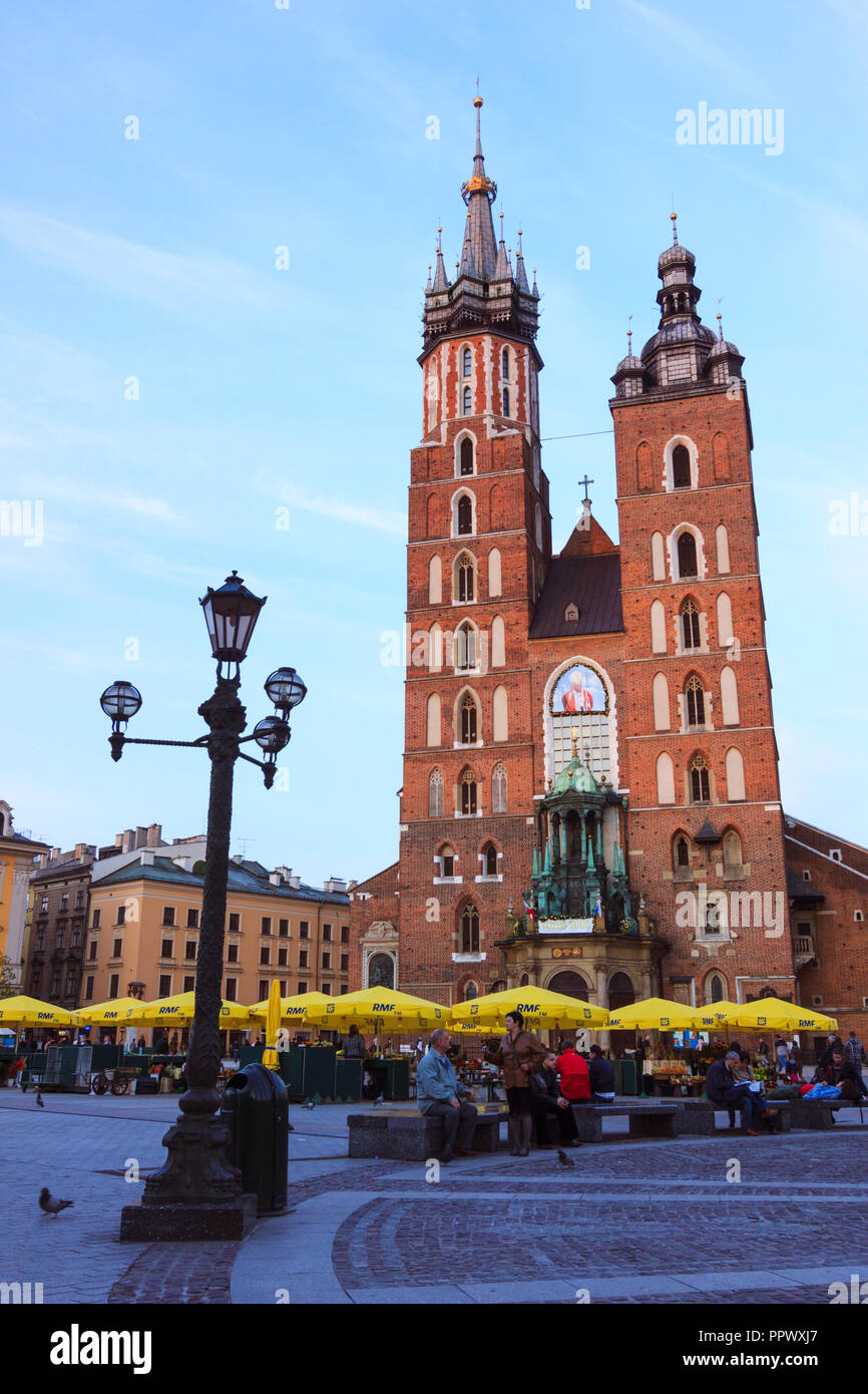 Krakow saint marys church Banque de photographies et d’images à haute ...