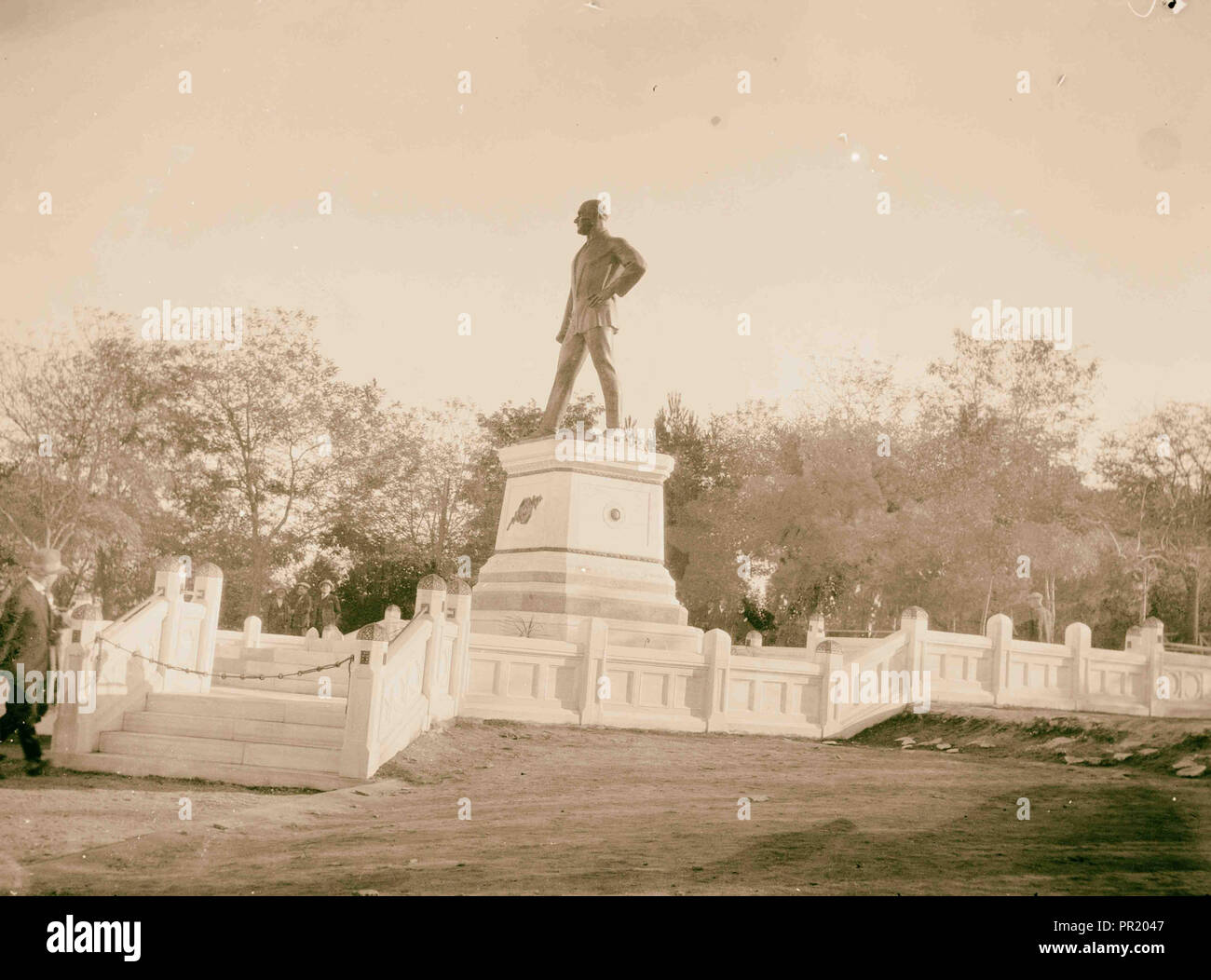 Constantinople. Statue de Mustafa Kemal Pacha. La photo montre la ...