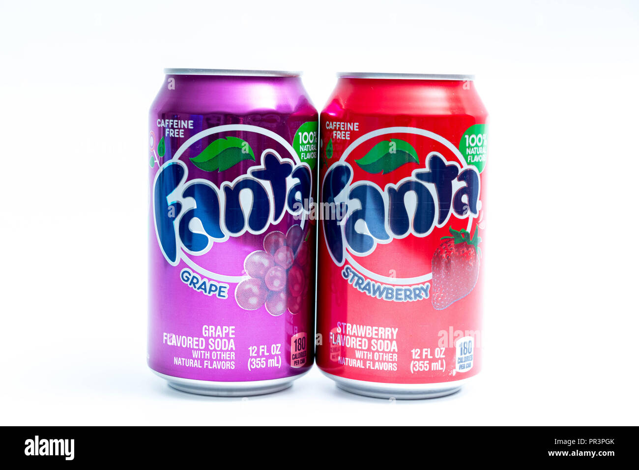 Fanta goût fraise soude peut rouge fruits Photo Stock - Alamy