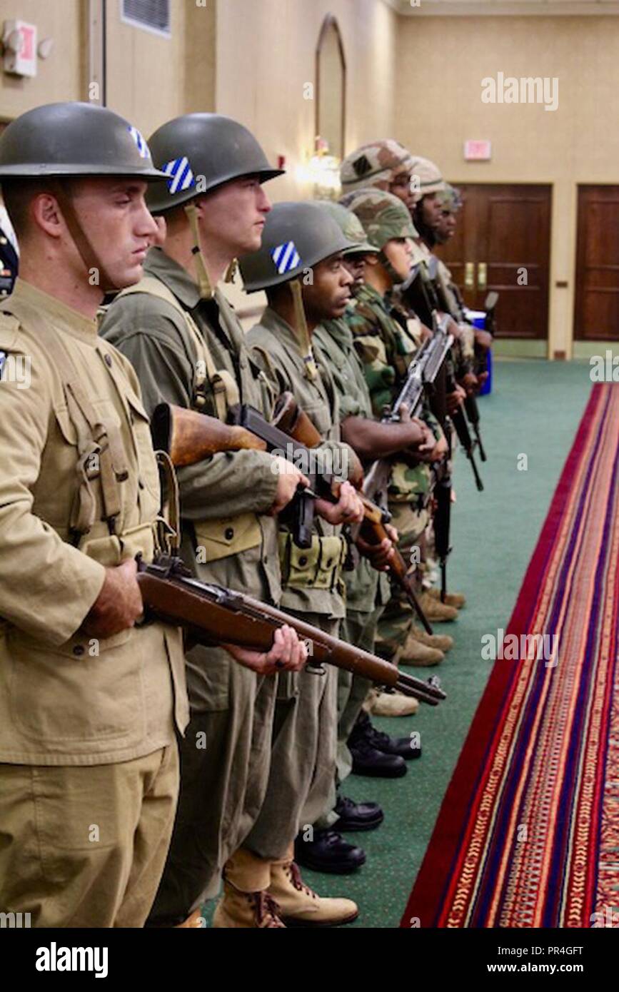 Les soldats du 3e Bataillon du 15e Régiment d'infanterie, 2ème Armored ...