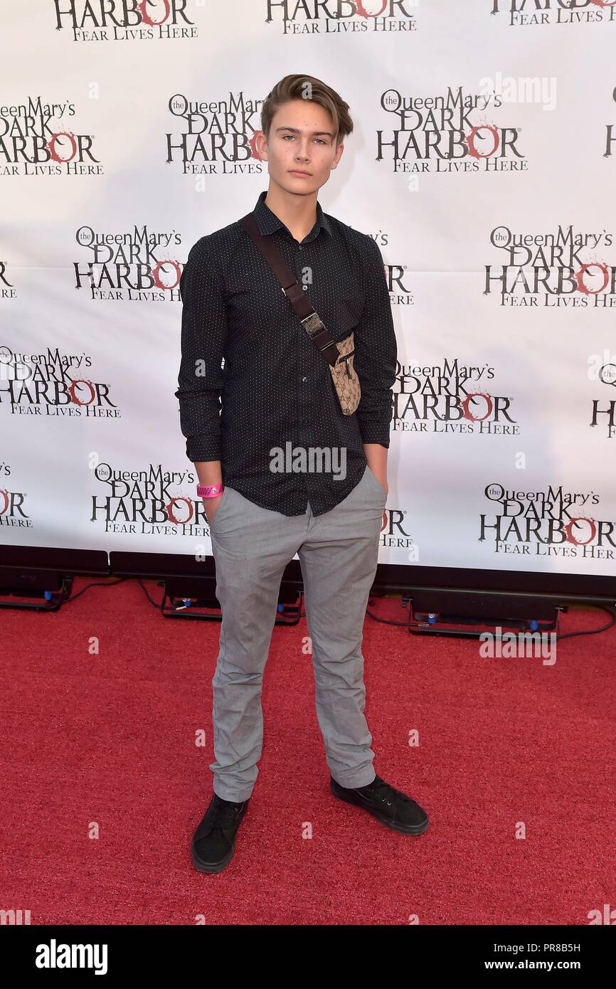 Asher attendre au Queen Mary's Dark Harbour Media & VIP Night at the ...