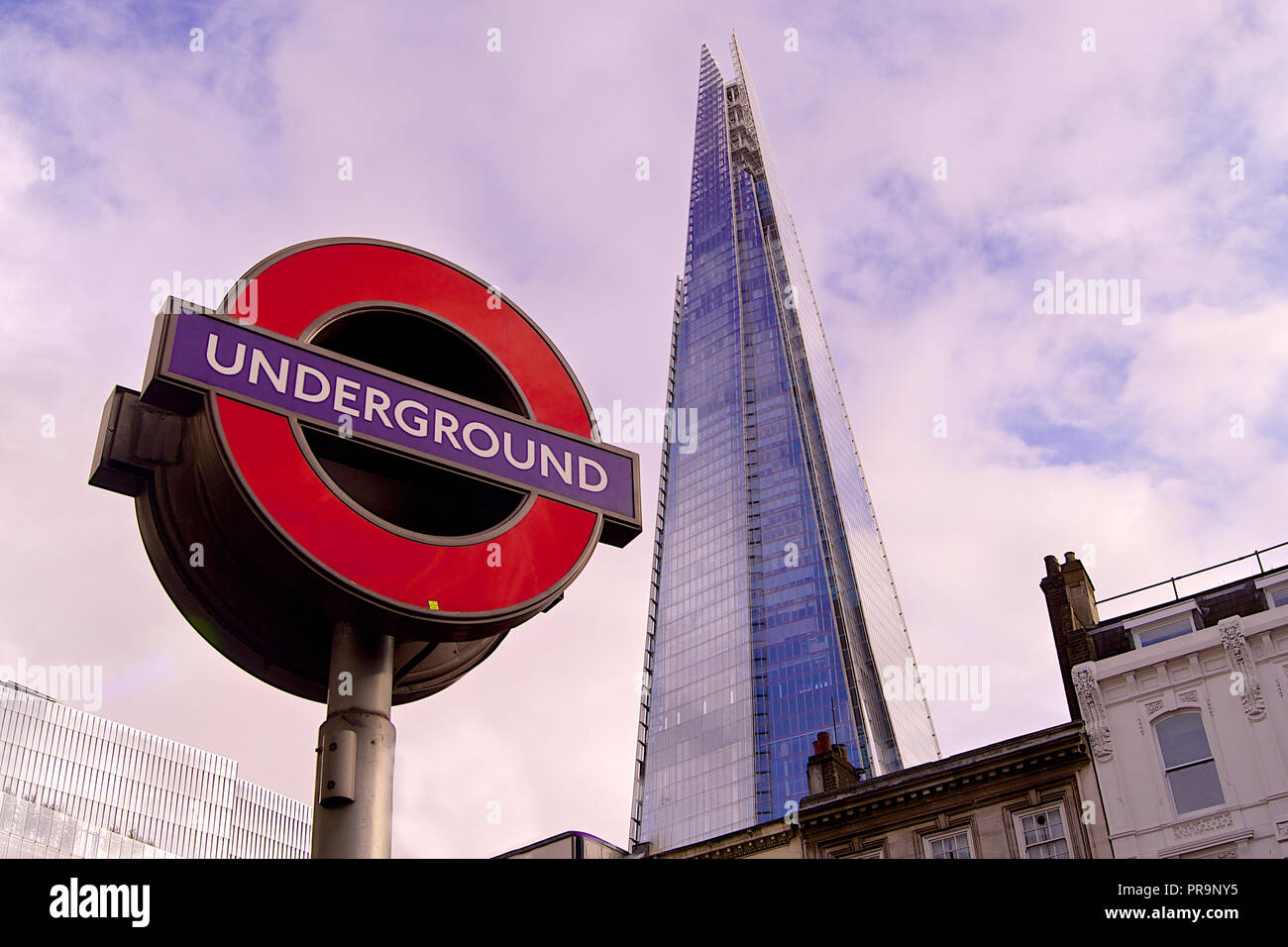 The shard blue sky Banque de photographies et d’images à haute ...