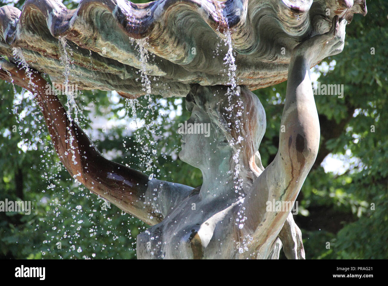 Fountain outside opera house Banque de photographies et d’images à ...