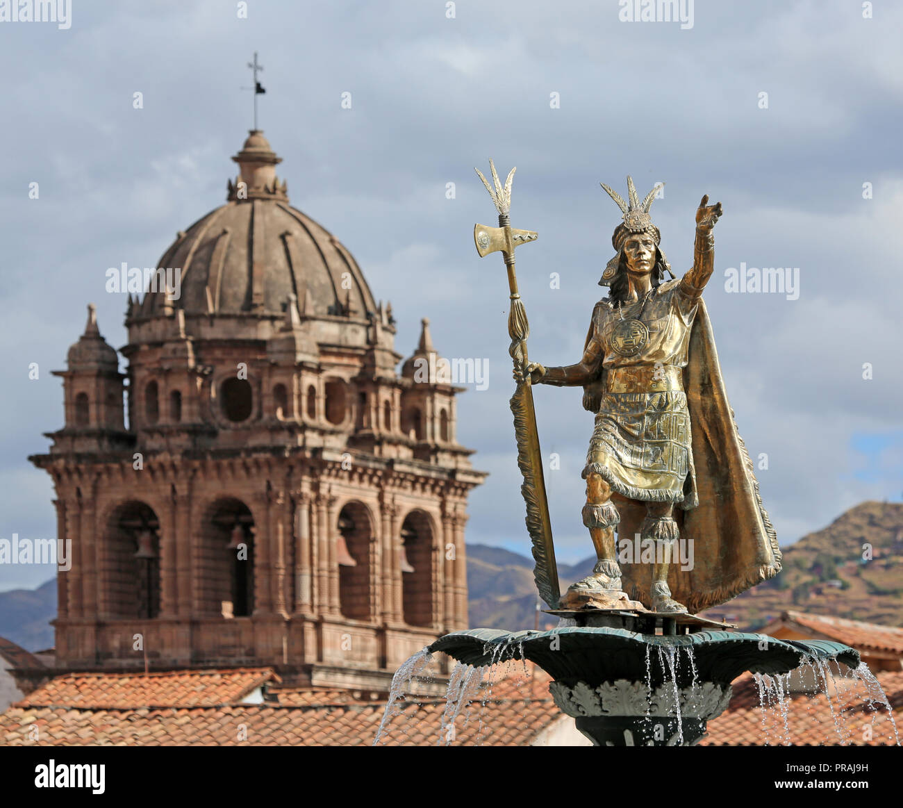 Pachacuti statue Banque de photographies et d’images à haute résolution ...