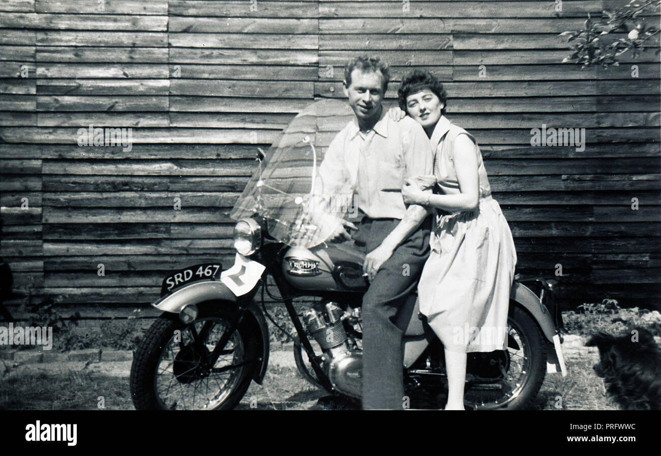 Triumph motorbike 1950s Banque de photographies et d’images à haute ...