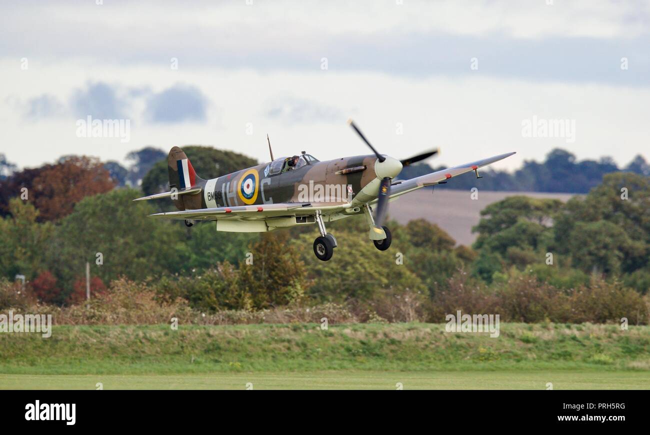 Spitfire bm597 Banque de photographies et d’images à haute résolution ...