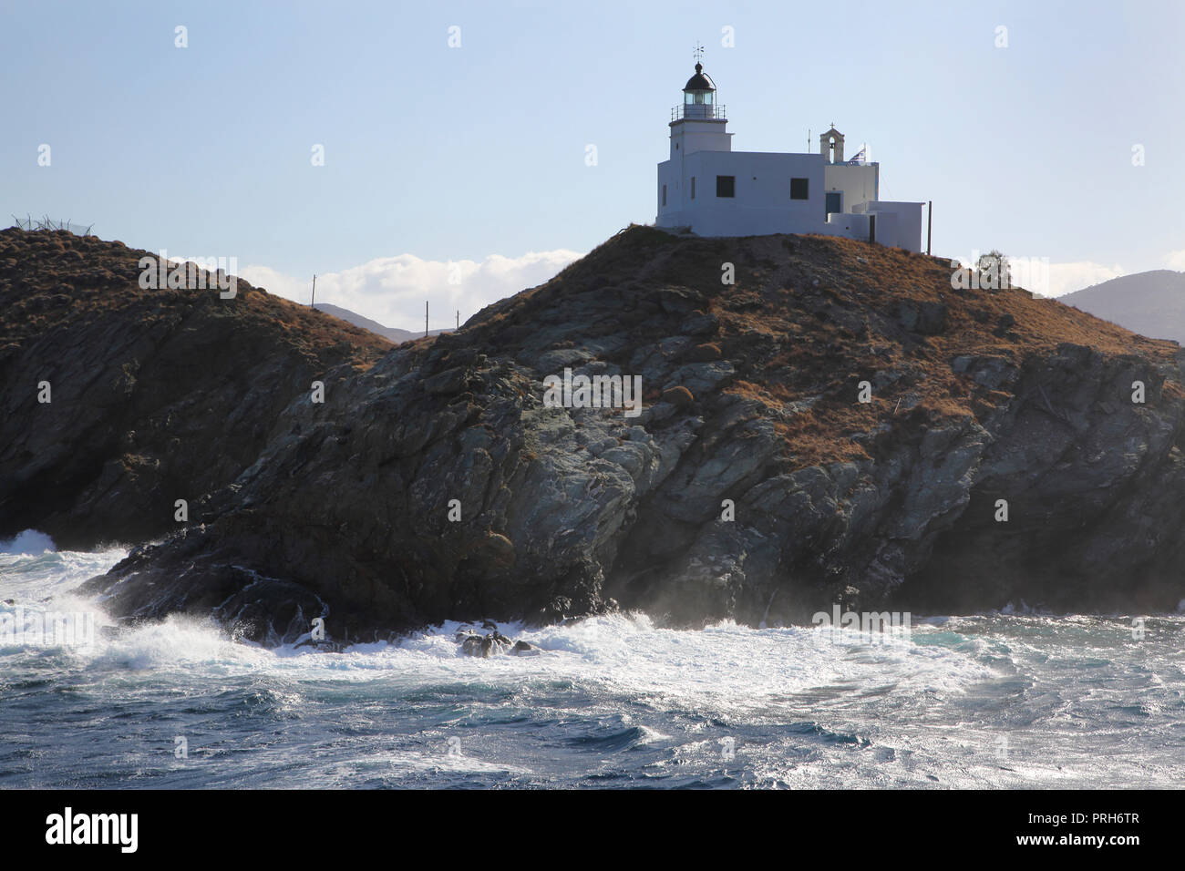 L'île de Kéa Grèce Kea Phare et l'église Agios Nikolaos Photo Stock - Alamy