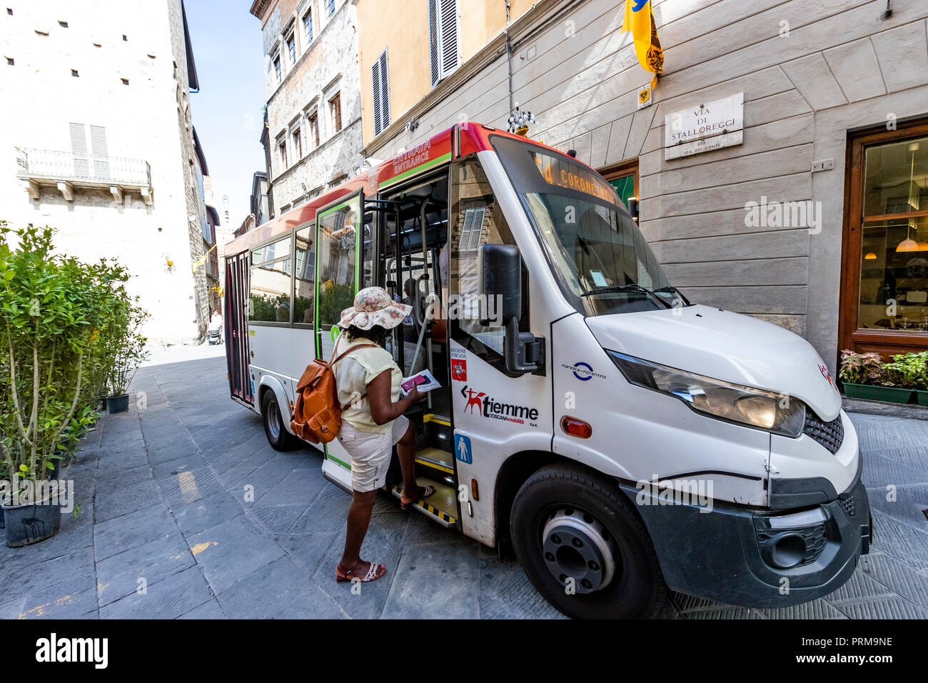 Bus sienne Banque de photographies et d’images à haute résolution - Alamy