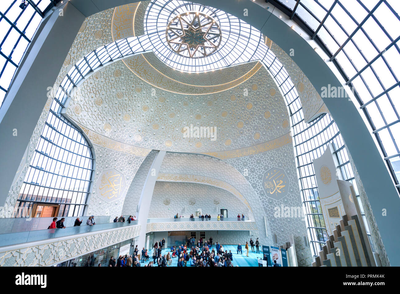 Intérieur de la mosquée centrale de Cologne sur Venloer Strasse à ...