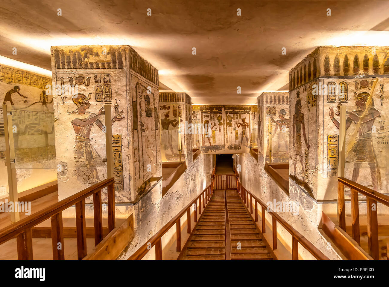 Tombe KV11 est le tombeau de pharaon égyptien Ramsès III. Situé dans la ...