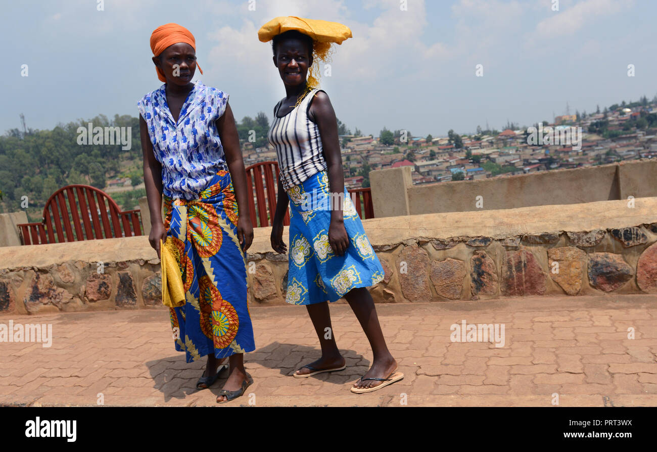 Rwanda rwandan women Banque de photographies et d’images à haute ...
