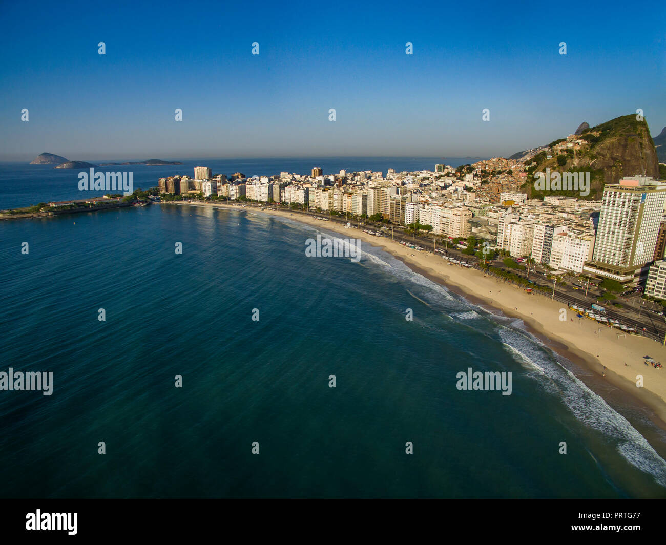 La plage la plus célèbre dans le monde entier. La plage de Copacabana ...