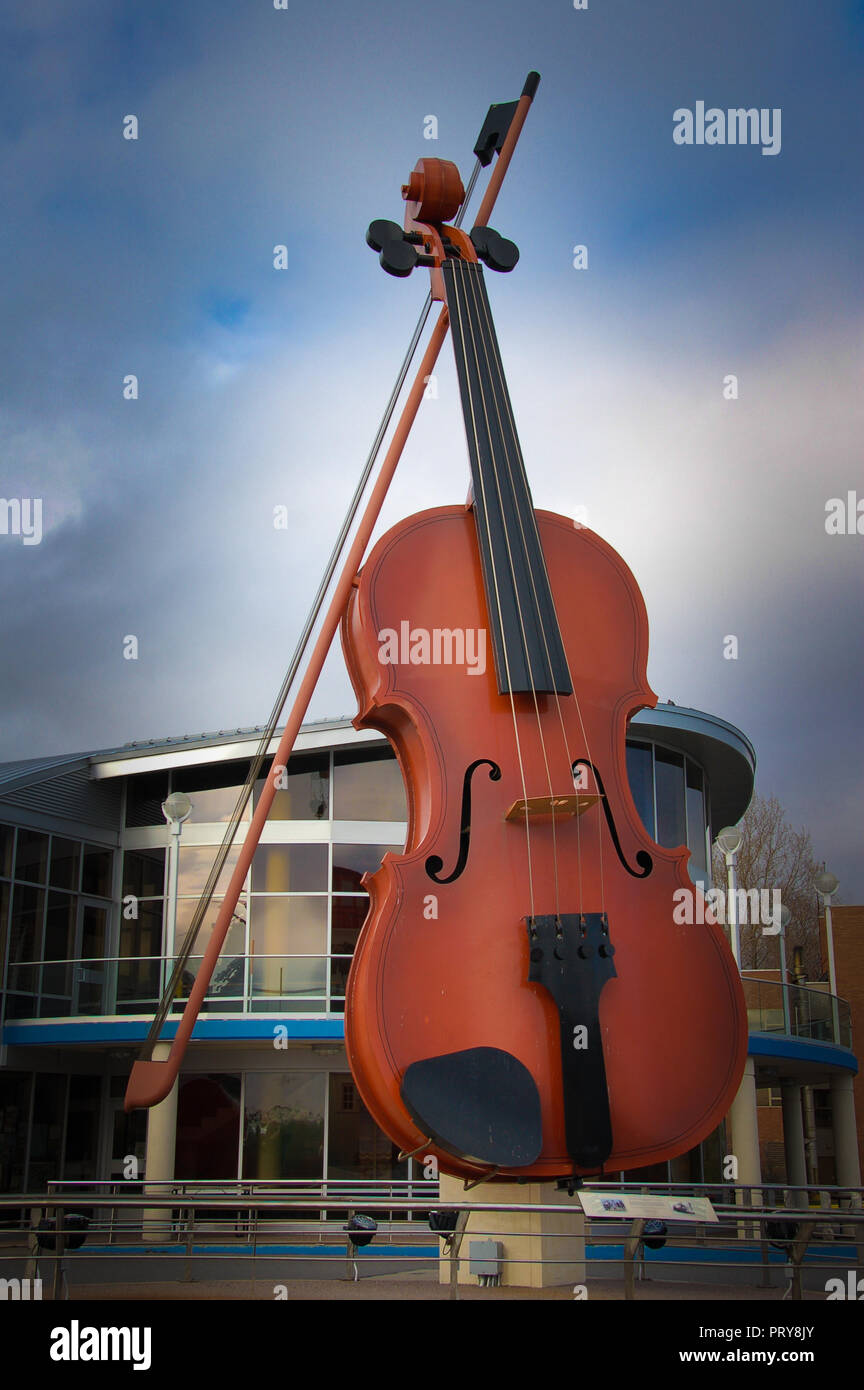 Le grand violon Banque de photographies et d’images à haute résolution ...