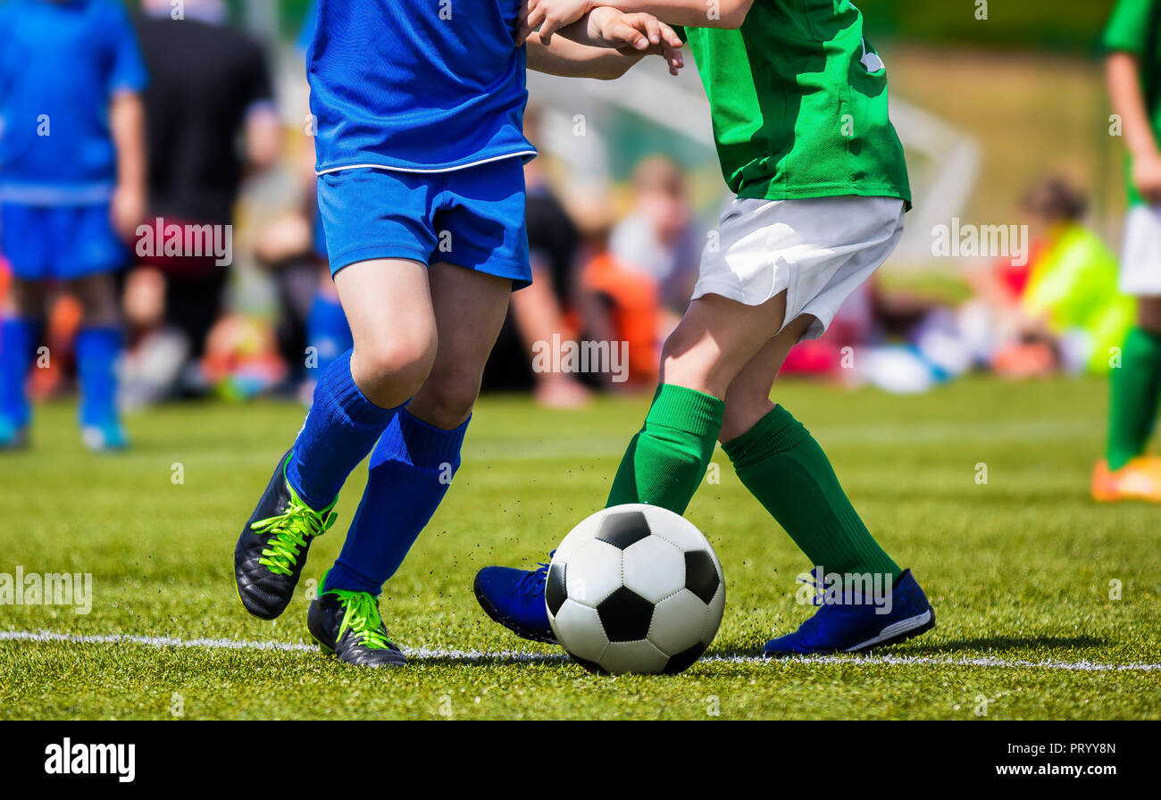 Happy boy in soccer jersey Banque de photographies et d’images à haute ...
