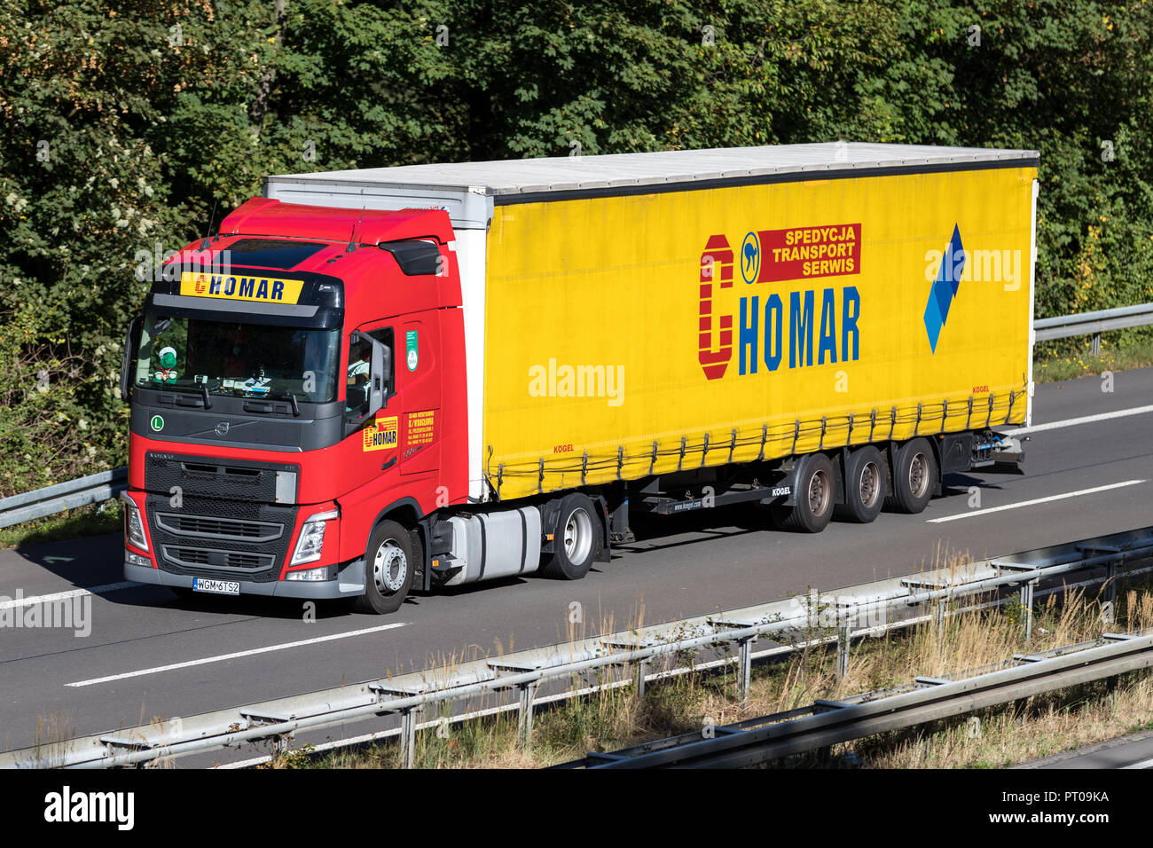 Camion CHOMAR sur autoroute. CHOMAR a été créé en 1992 et est ...