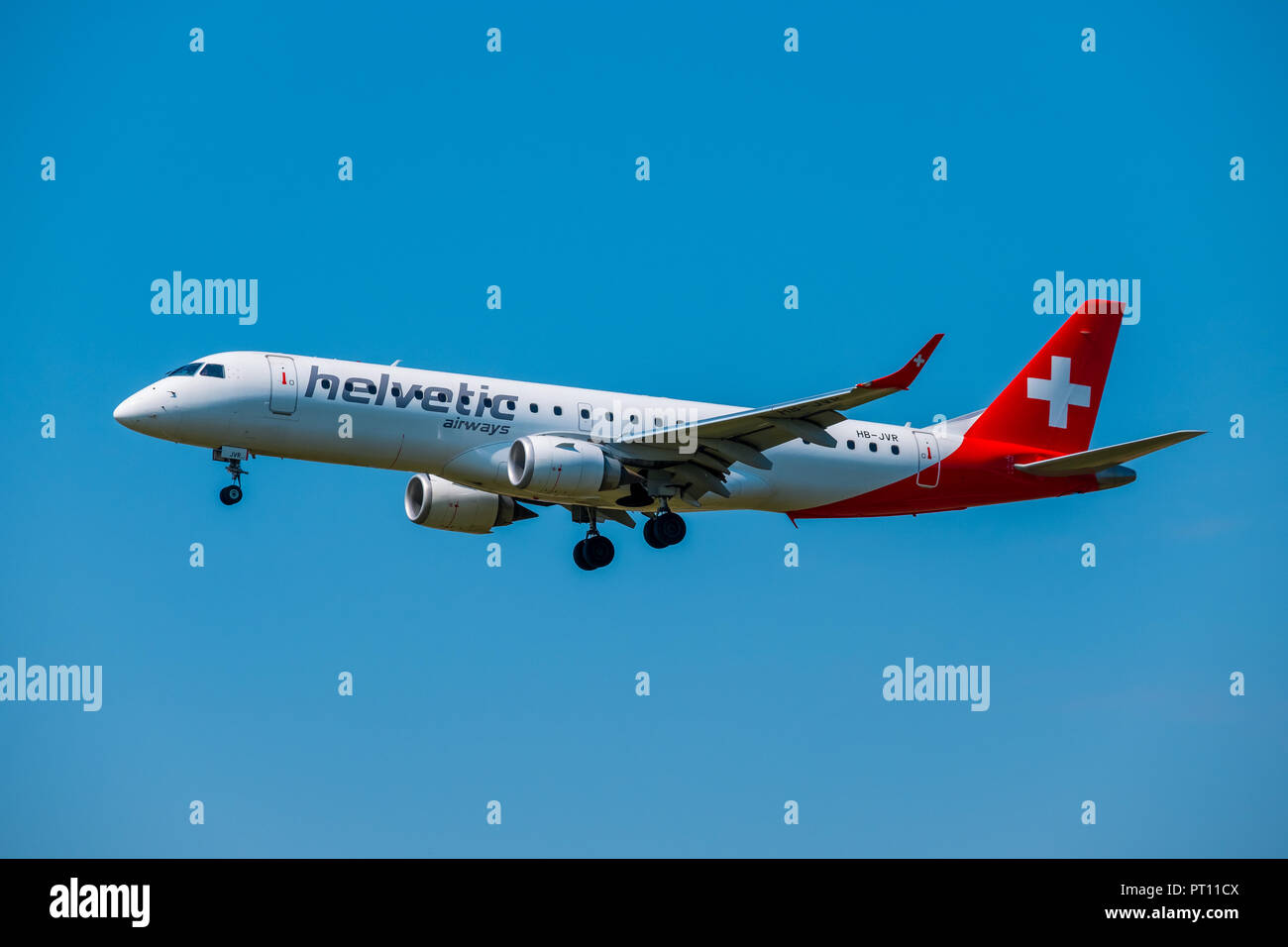Zurich, Suisse - le 19 juillet 2018 : Helvetic Swiss airlines avion se ...