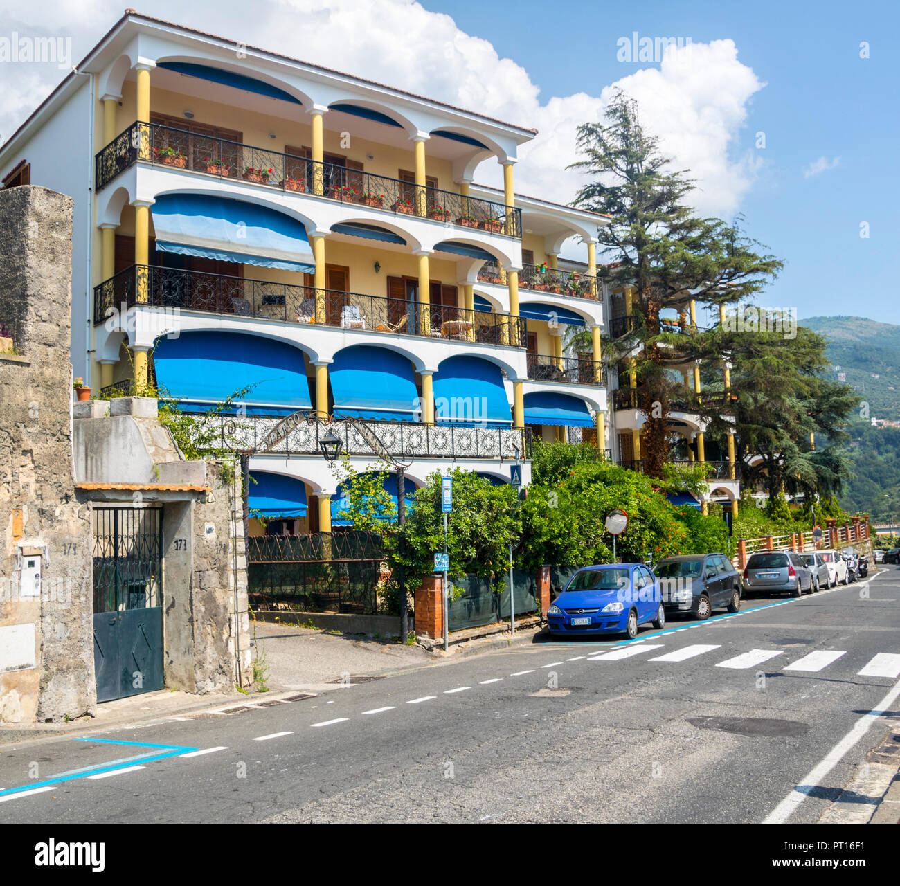 Volets en bois italie Banque de photographies et d’images à haute ...
