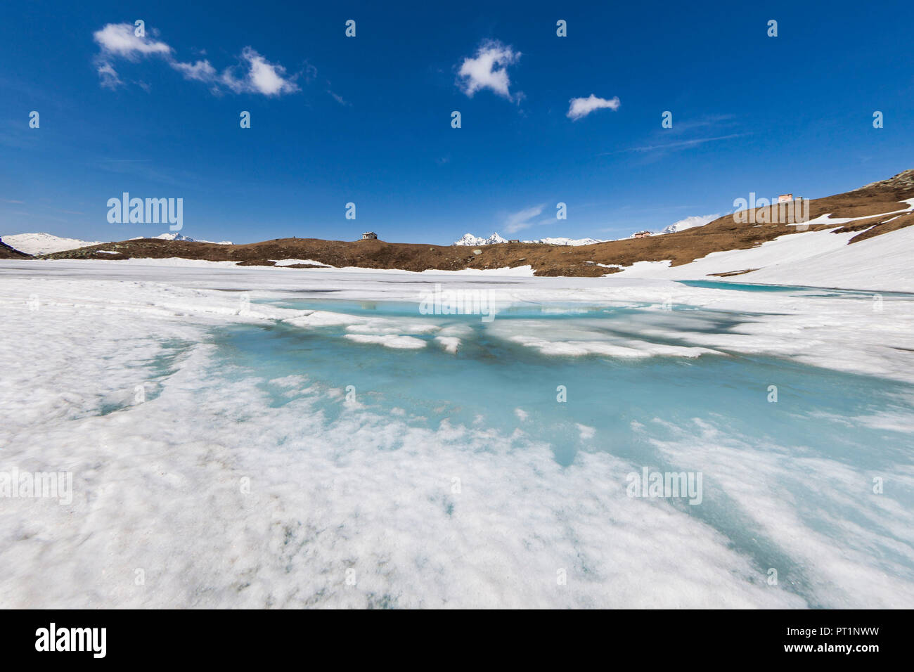 Lac turquoise dans les alpes Banque de photographies et d’images à haute résolution - Alamy