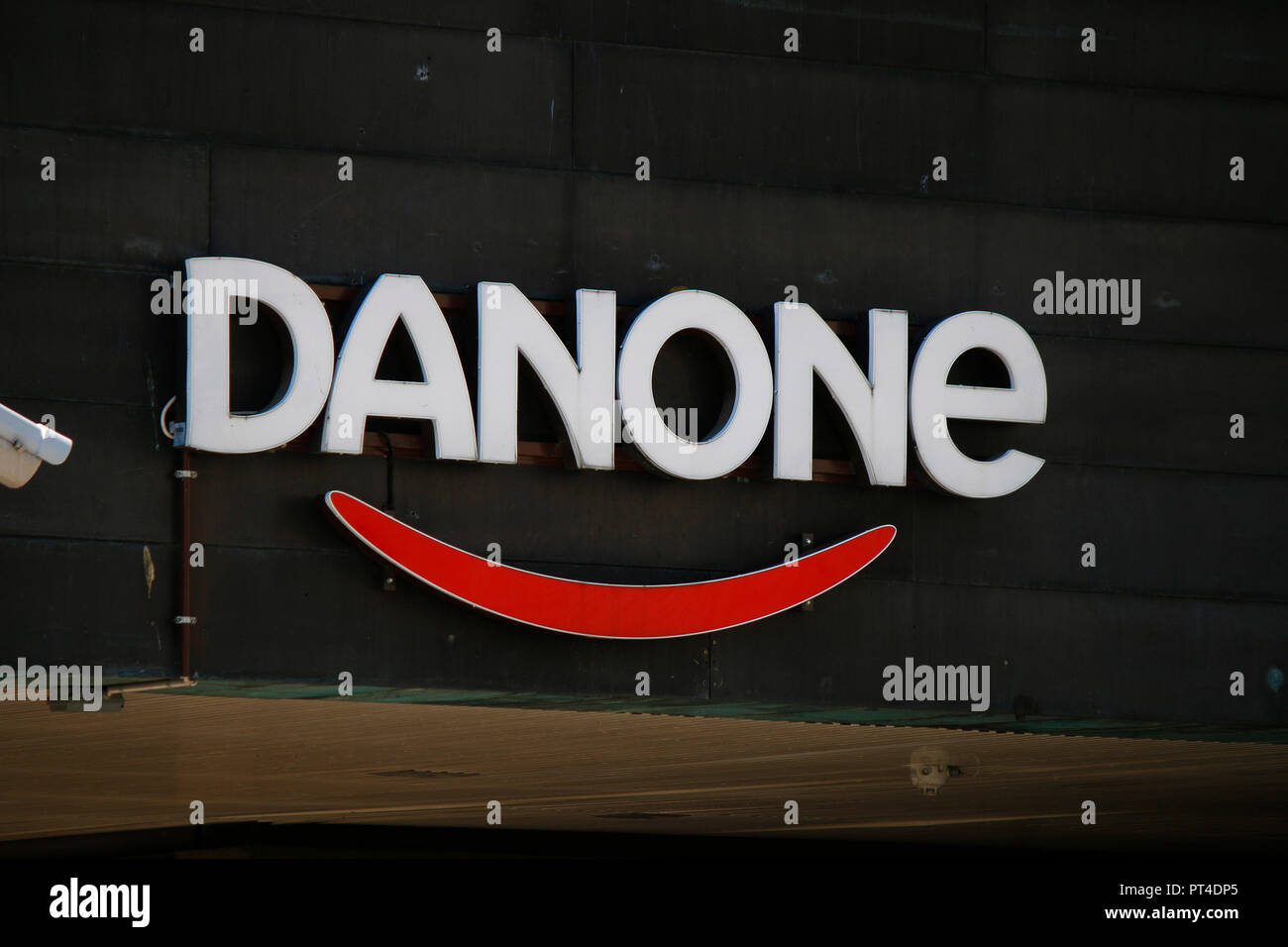 Danone logo Banque de photographies et d’images à haute résolution - Alamy