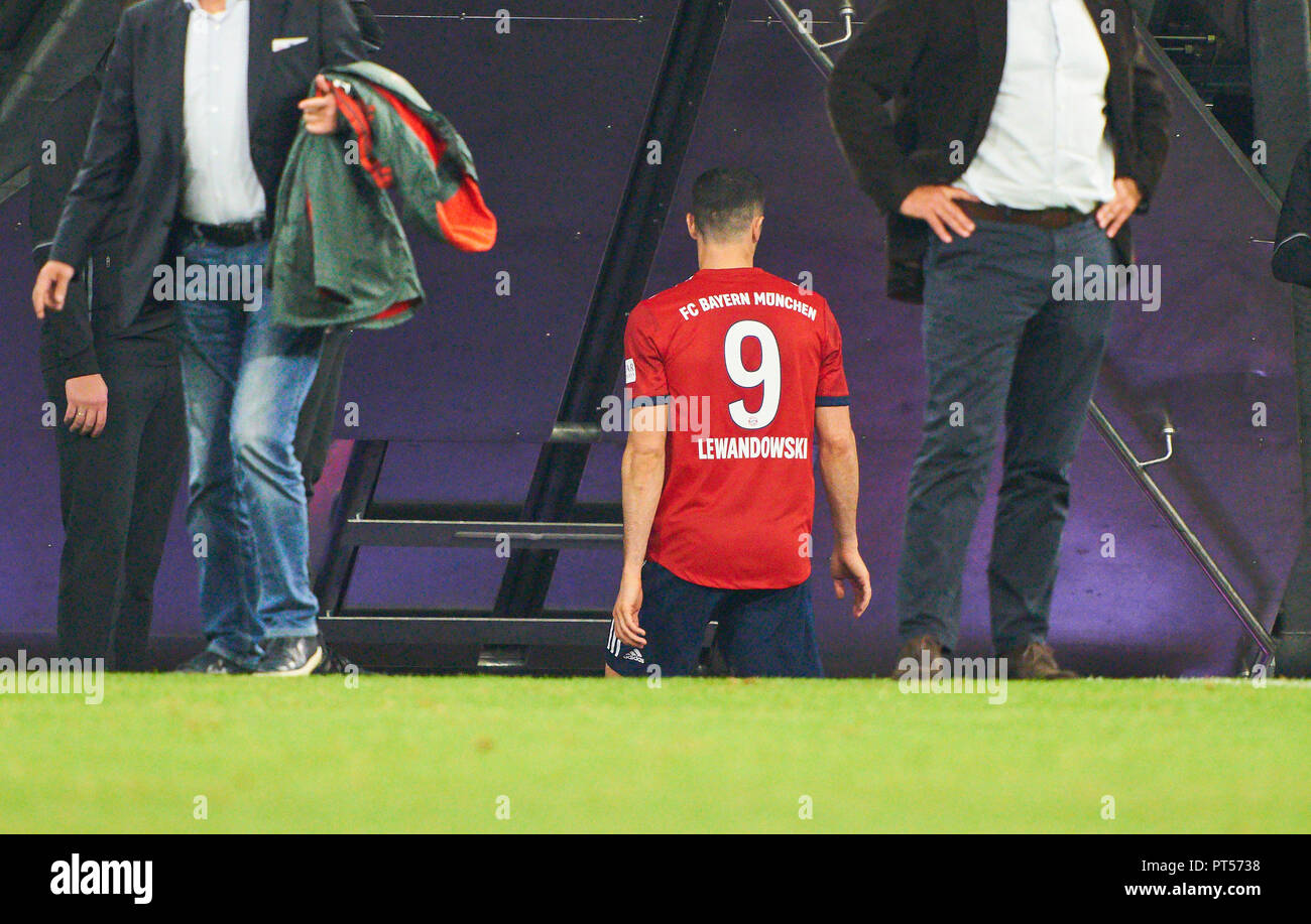 Robert lewandowski sadness Banque de photographies et d’images à haute ...