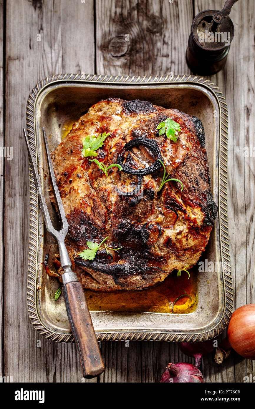 Viande de porc cuite au four Banque de photographies et d’images à ...