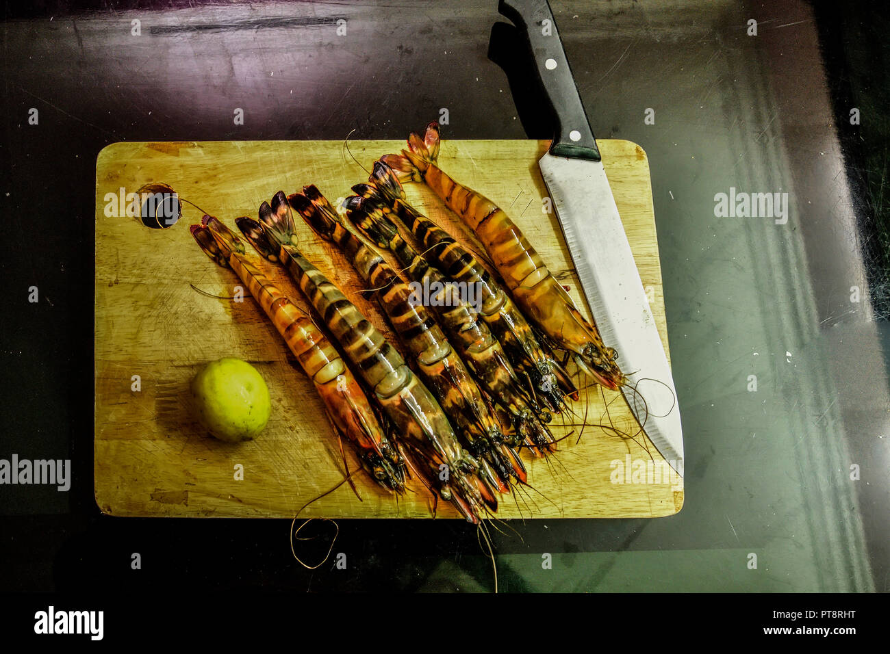 Grand Penaeus monodon, ou la crevette géante tigrée ou crevettes tigres ...