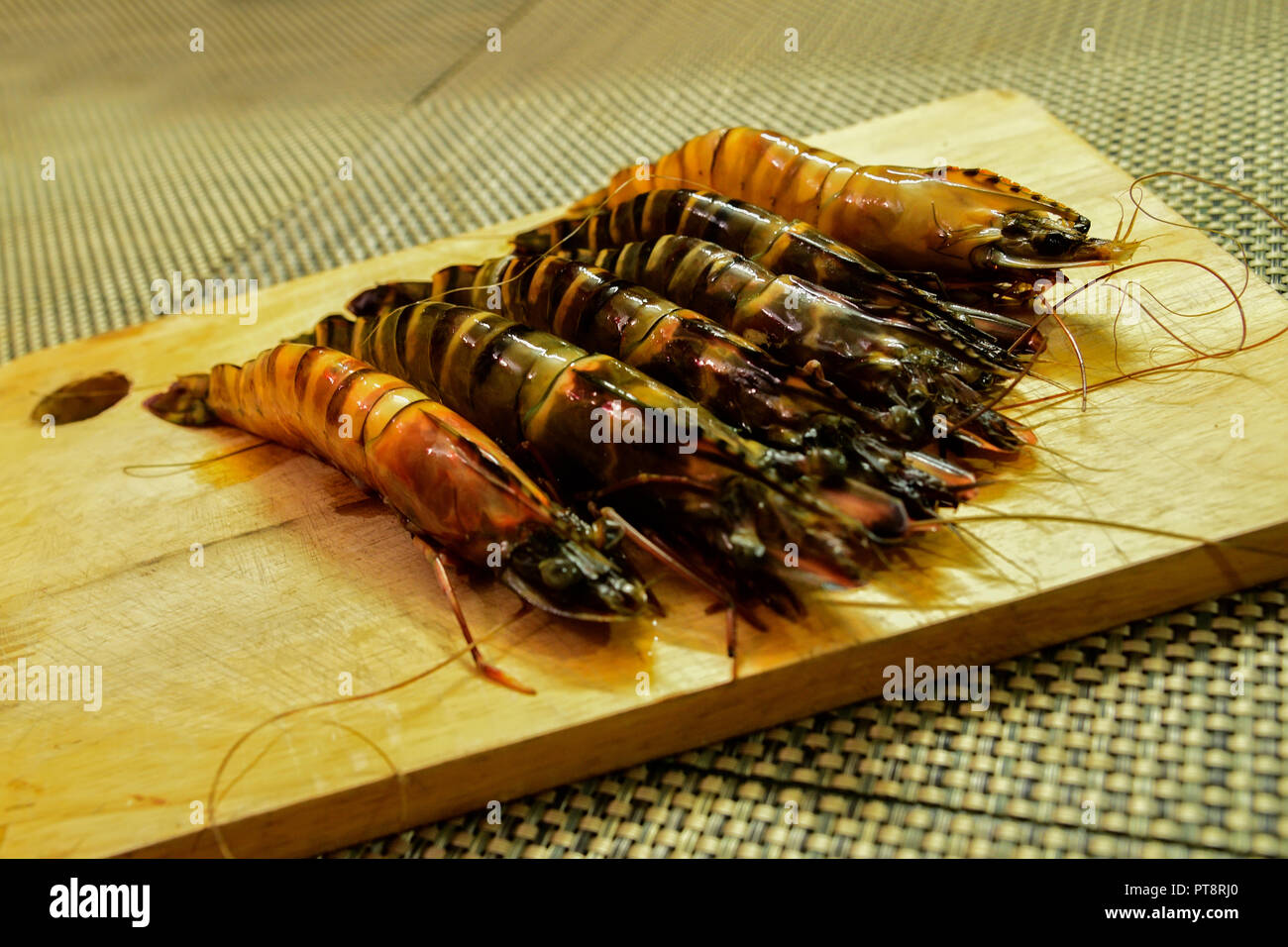 Grand Penaeus monodon, ou la crevette géante tigrée ou crevettes tigres ...