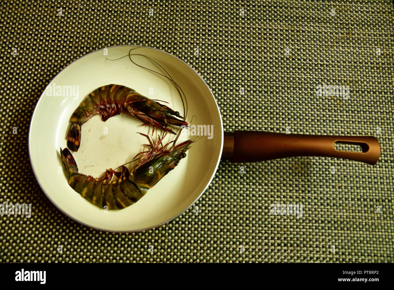 Grand Penaeus monodon, ou la crevette géante tigrée ou crevettes tigres ...