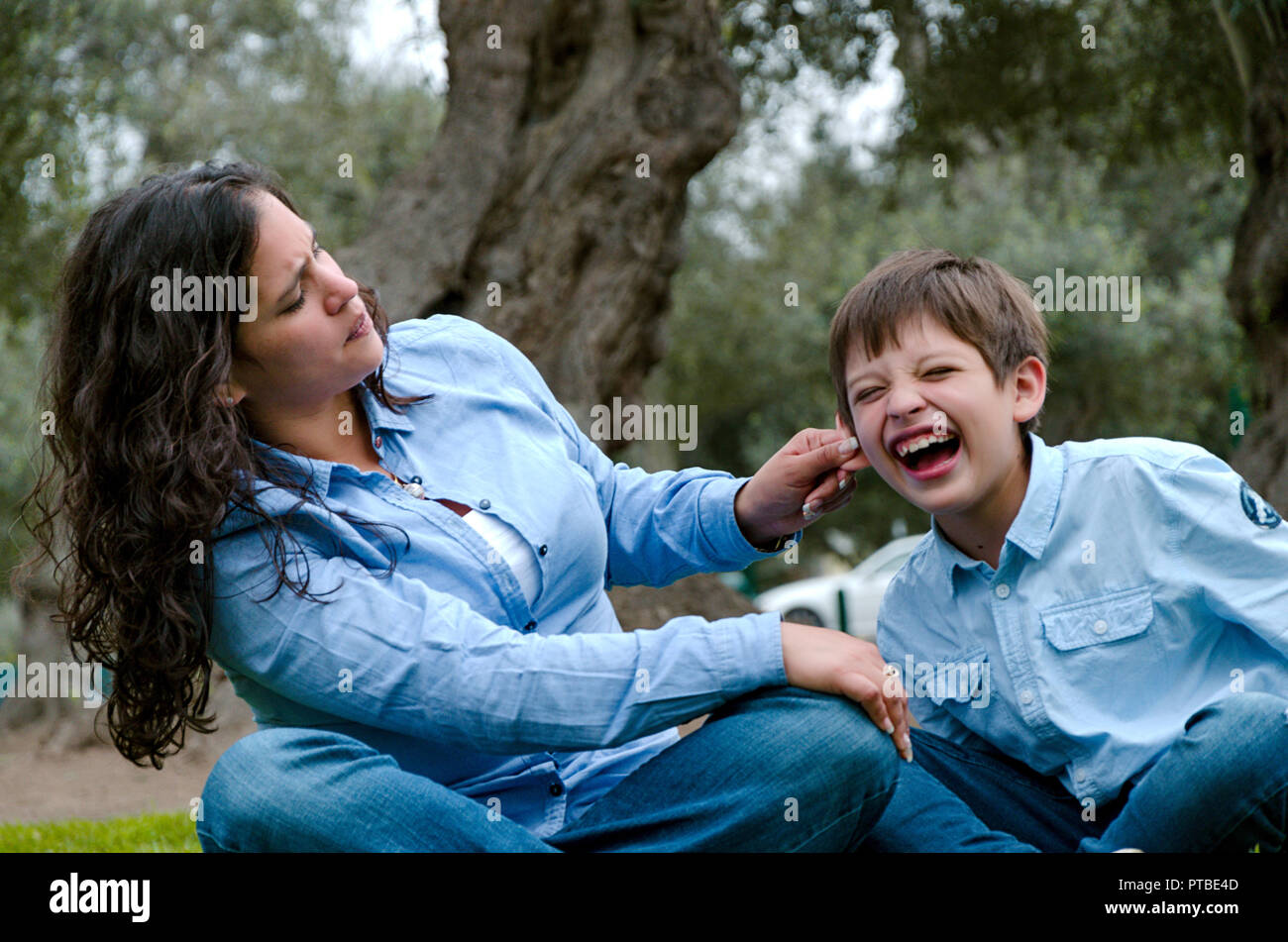Tirant l'oreille Banque de photographies et d’images à haute résolution ...
