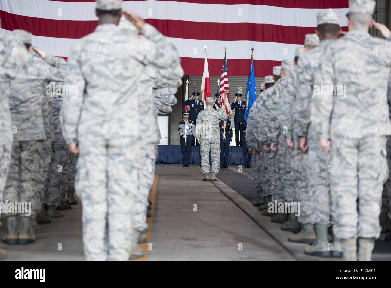 Les aviateurs américains de la 18e Escadre à rendre leur dernier ...