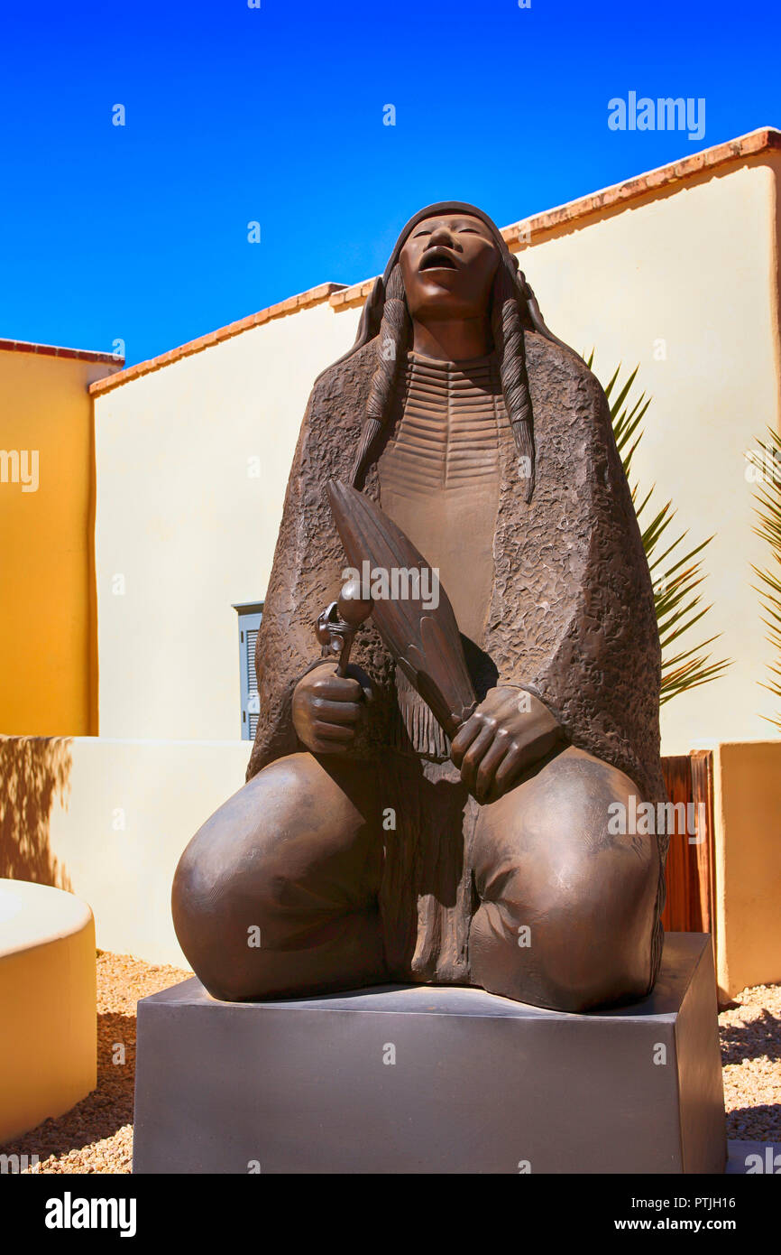 Native american sculpture Banque de photographies et d’images à haute ...