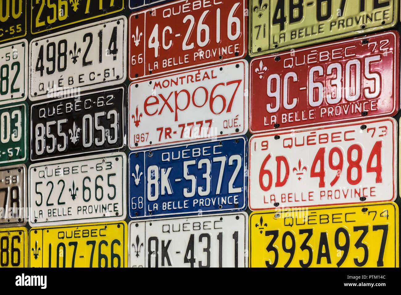 Vintage collection colorée de plaques d'immatriculation automobile du Québec, Québec, Canada ...