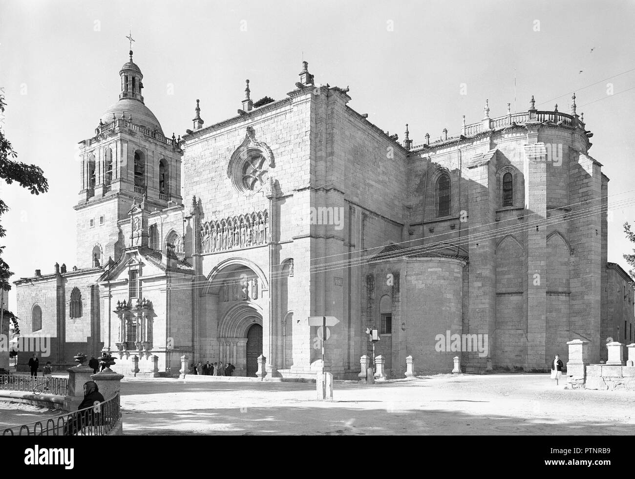 ABSIDE Y FACHADA MERIDIONAL DE LA CATEDRAL DE CIUDAD RODRIGO - SIGLO ...