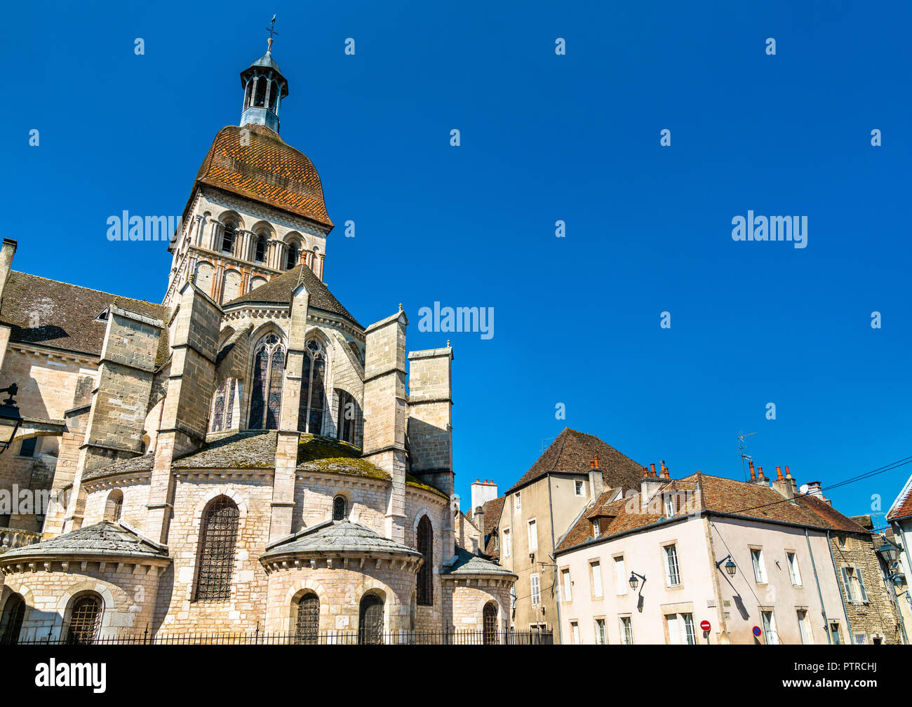 Beaune cathedral Banque de photographies et d’images à haute résolution ...