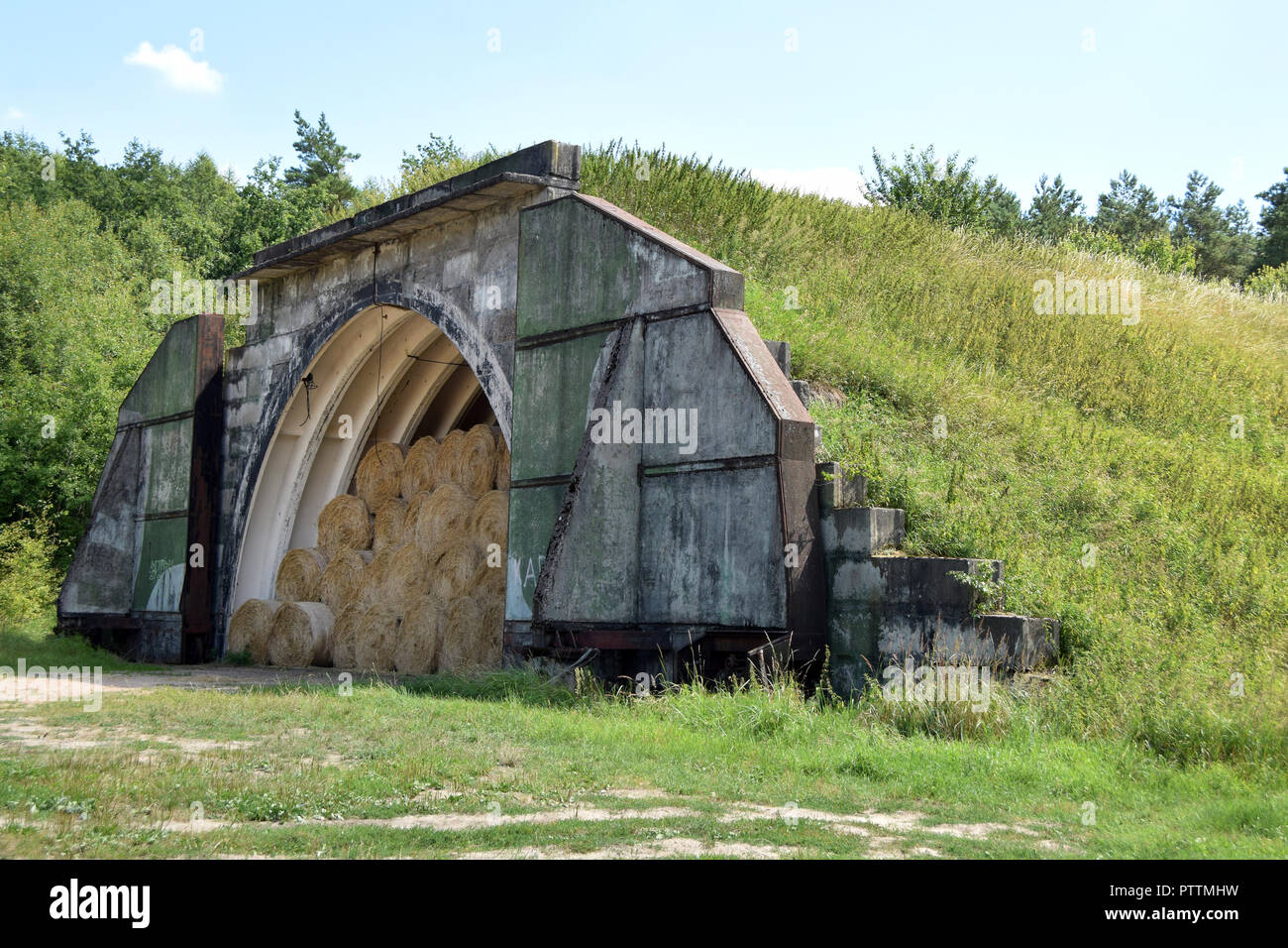 Reliques de la base aérienne soviétique en Reschlin, ex-Allemagne de l ...