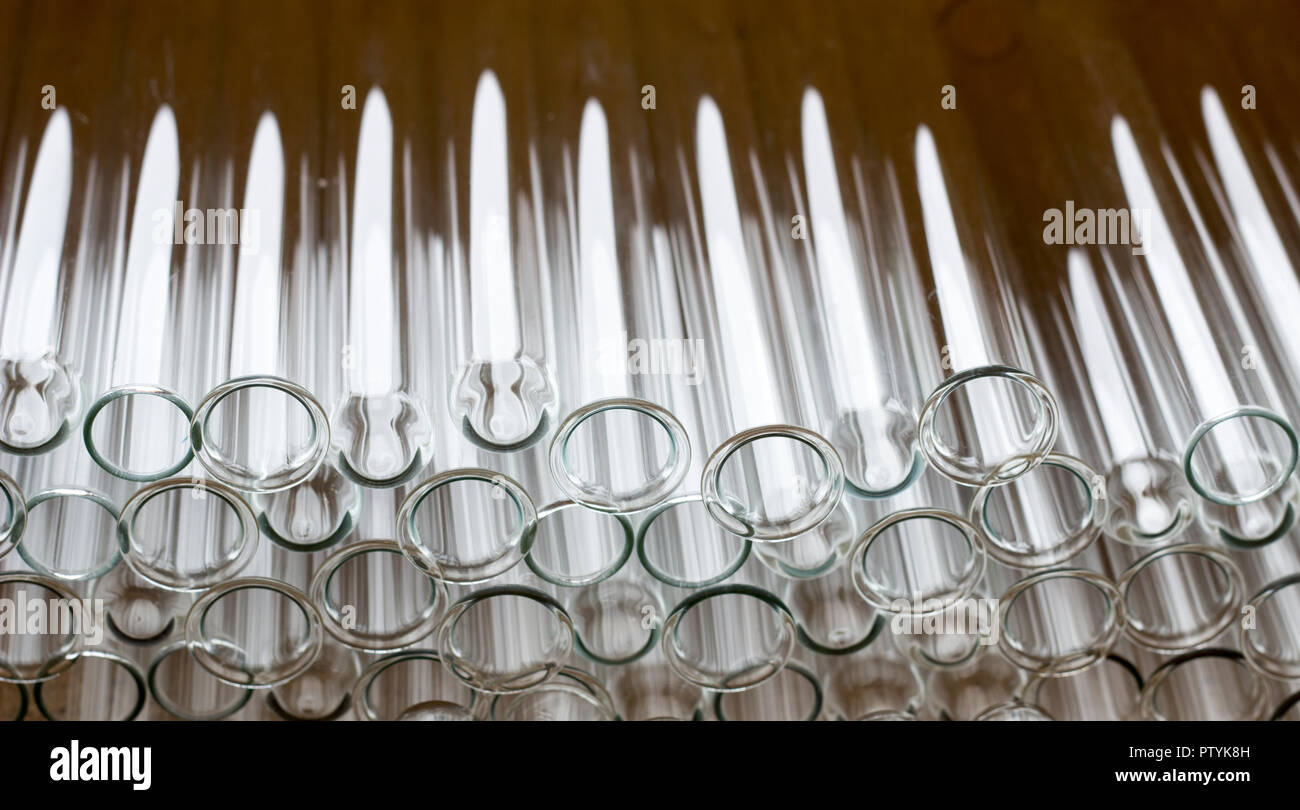 Tubes à essais médicaux en verre Photo Stock - Alamy