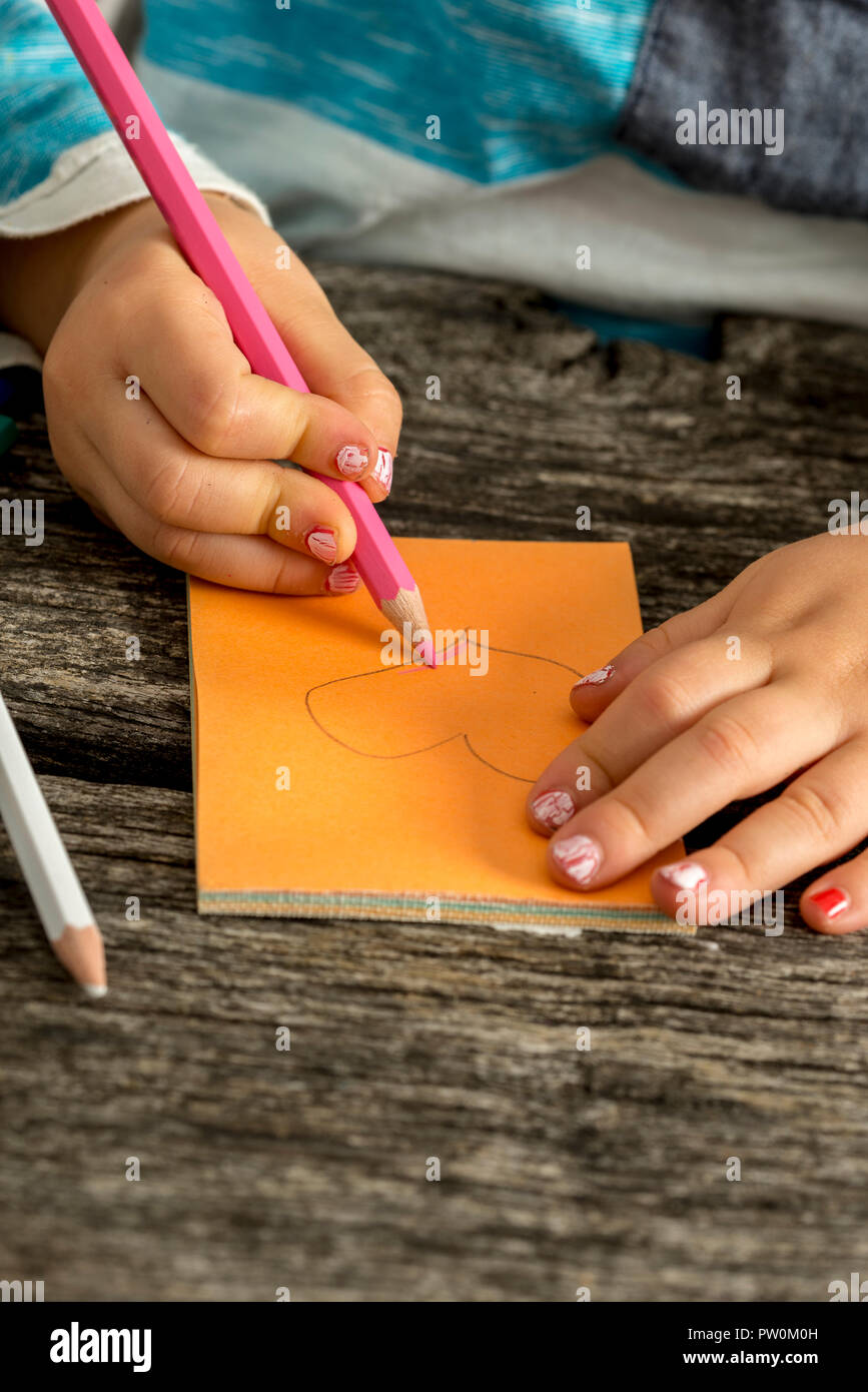 Dessin de main avec coeur Banque de photographies et d’images à haute ...
