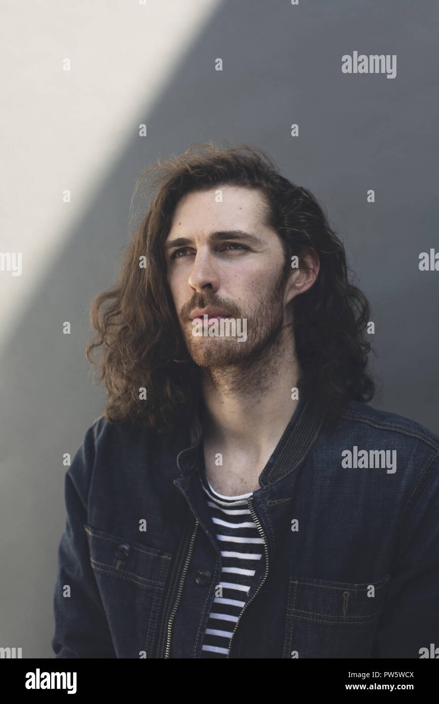 Andrew hozier byrne Banque de photographies et d’images à haute ...